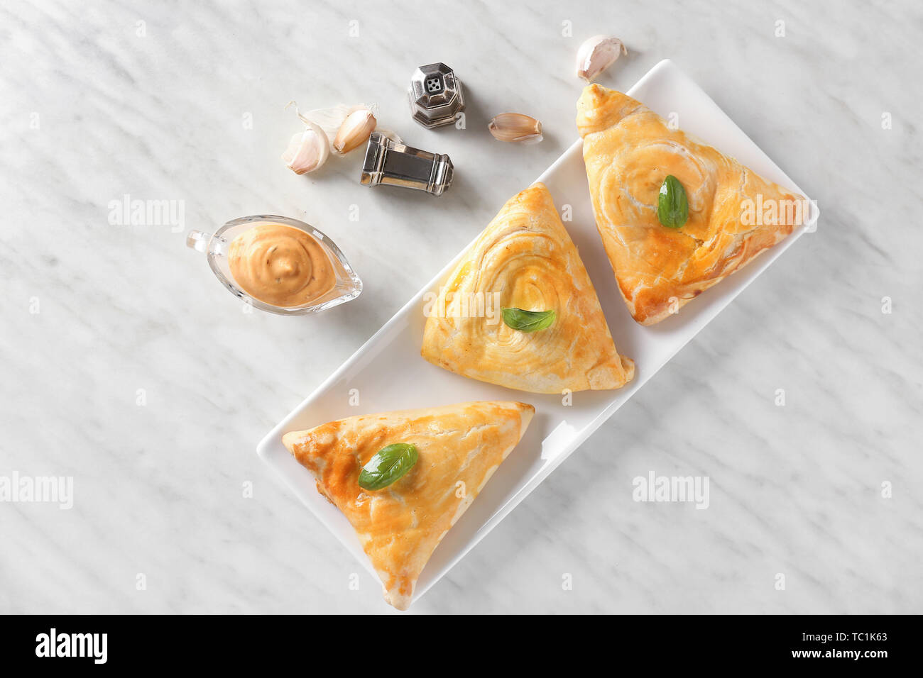 Samosas table top view hi-res stock photography and images - Alamy