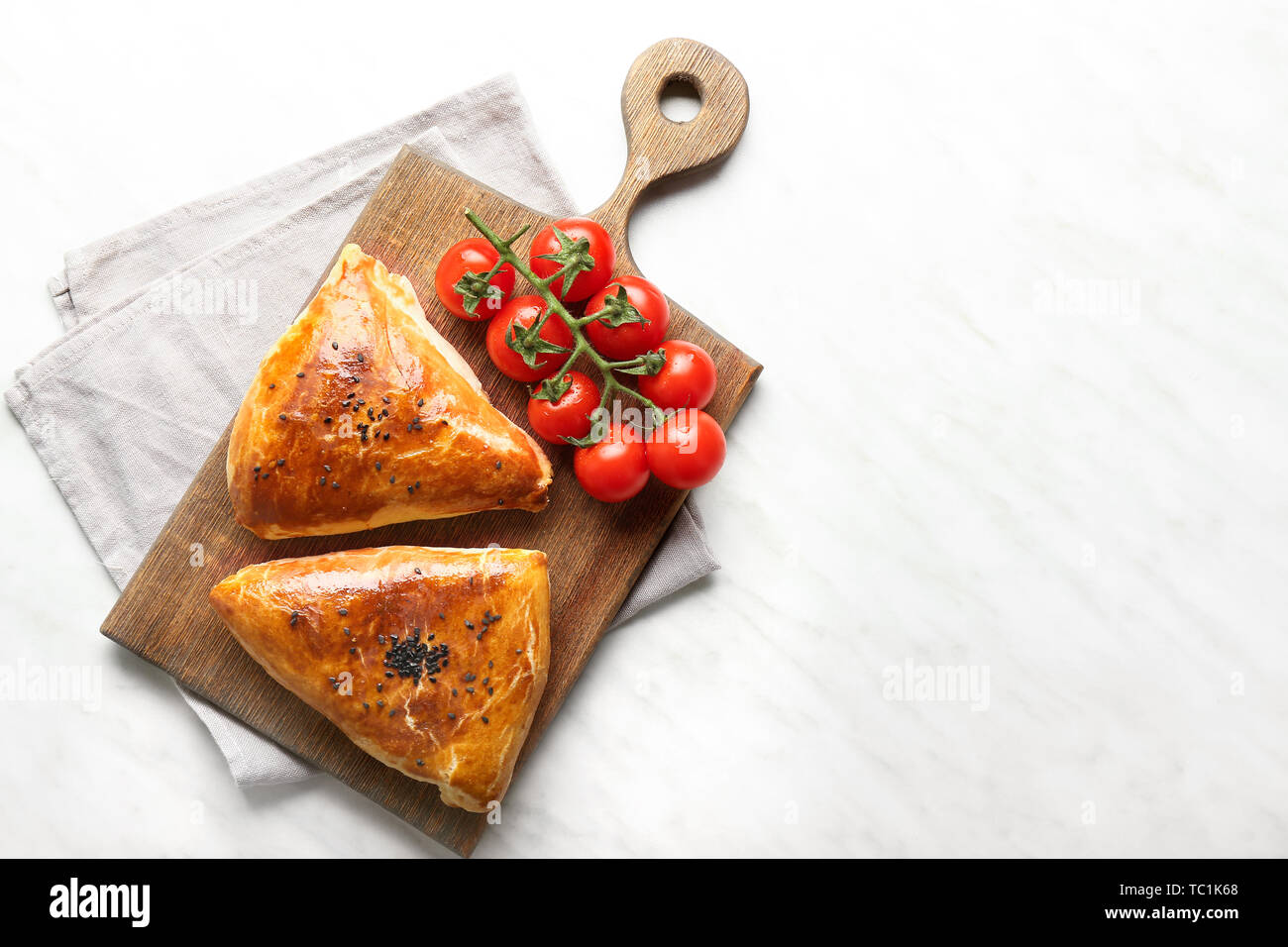 Samosas table top view hi-res stock photography and images - Alamy