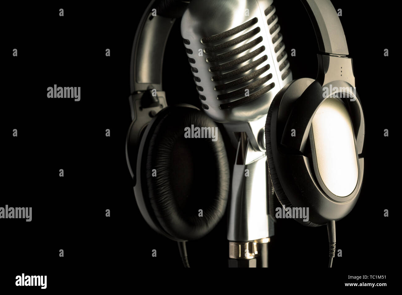 Retro audio gear hi-res stock photography and images - Alamy