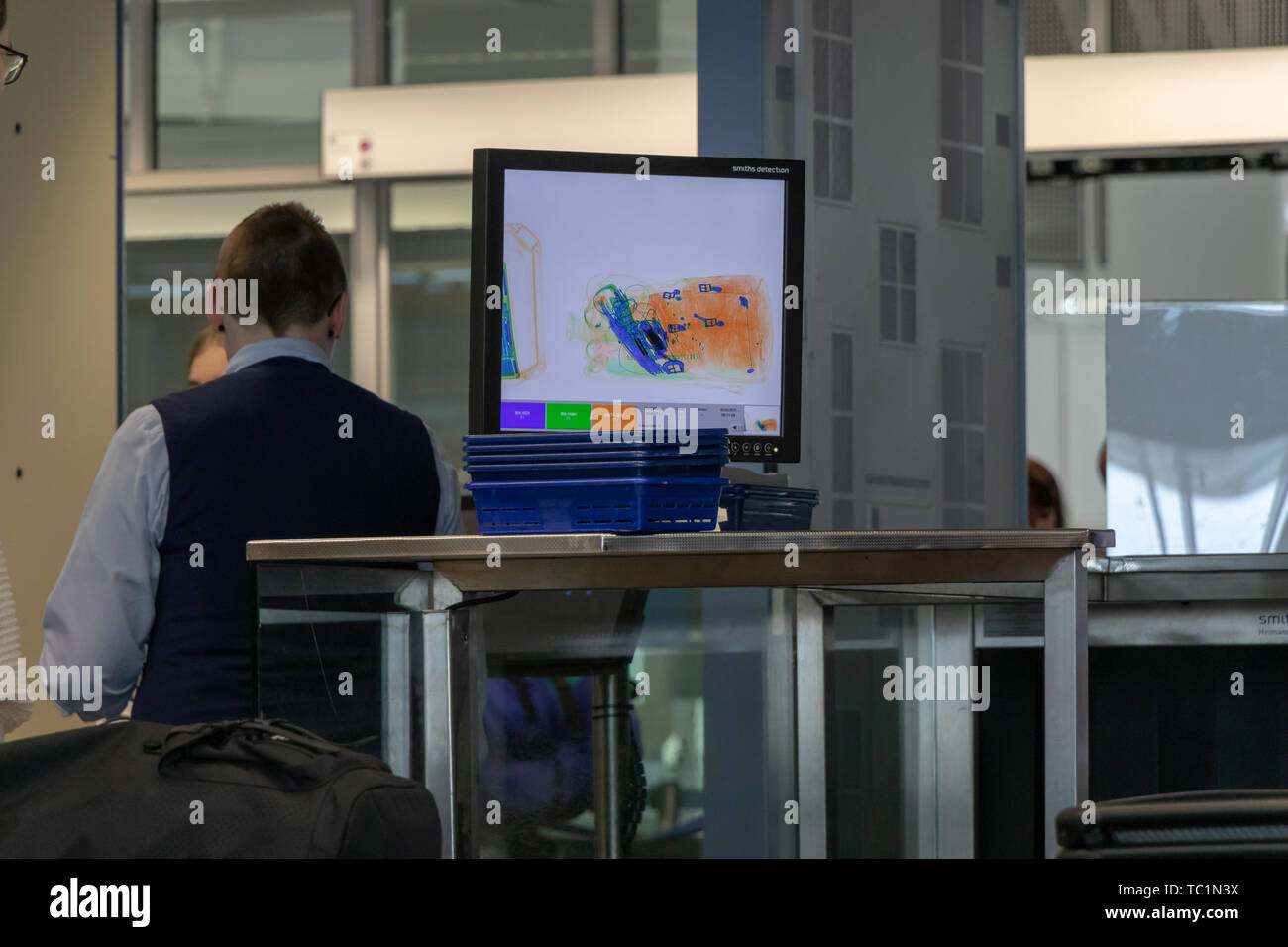 Airport security control point hi-res stock photography and images - Alamy