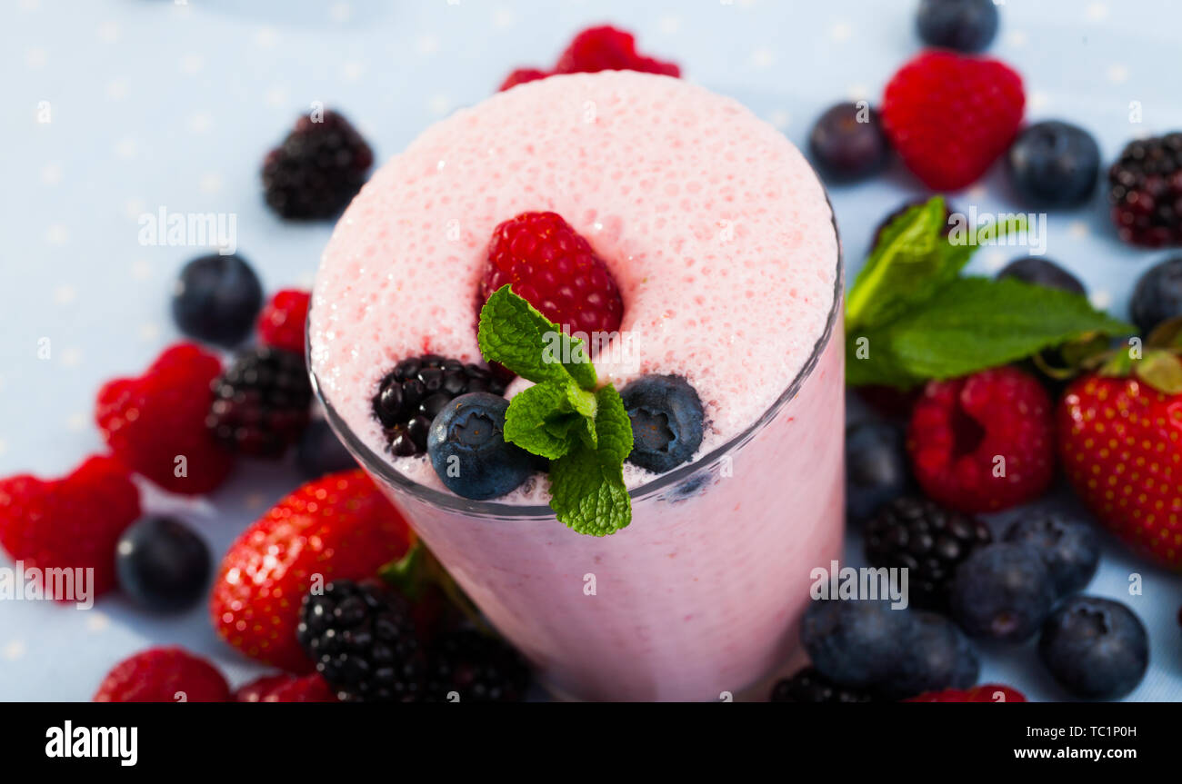 Huckleberry shake hi-res stock photography and images - Alamy