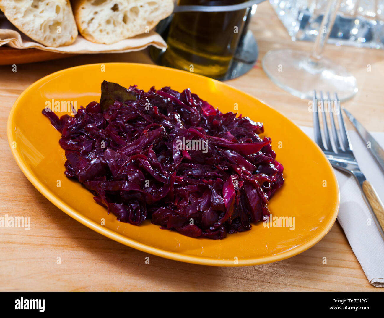 Vegetarian food, plate of braised red cabbage Stock Photo - Alamy