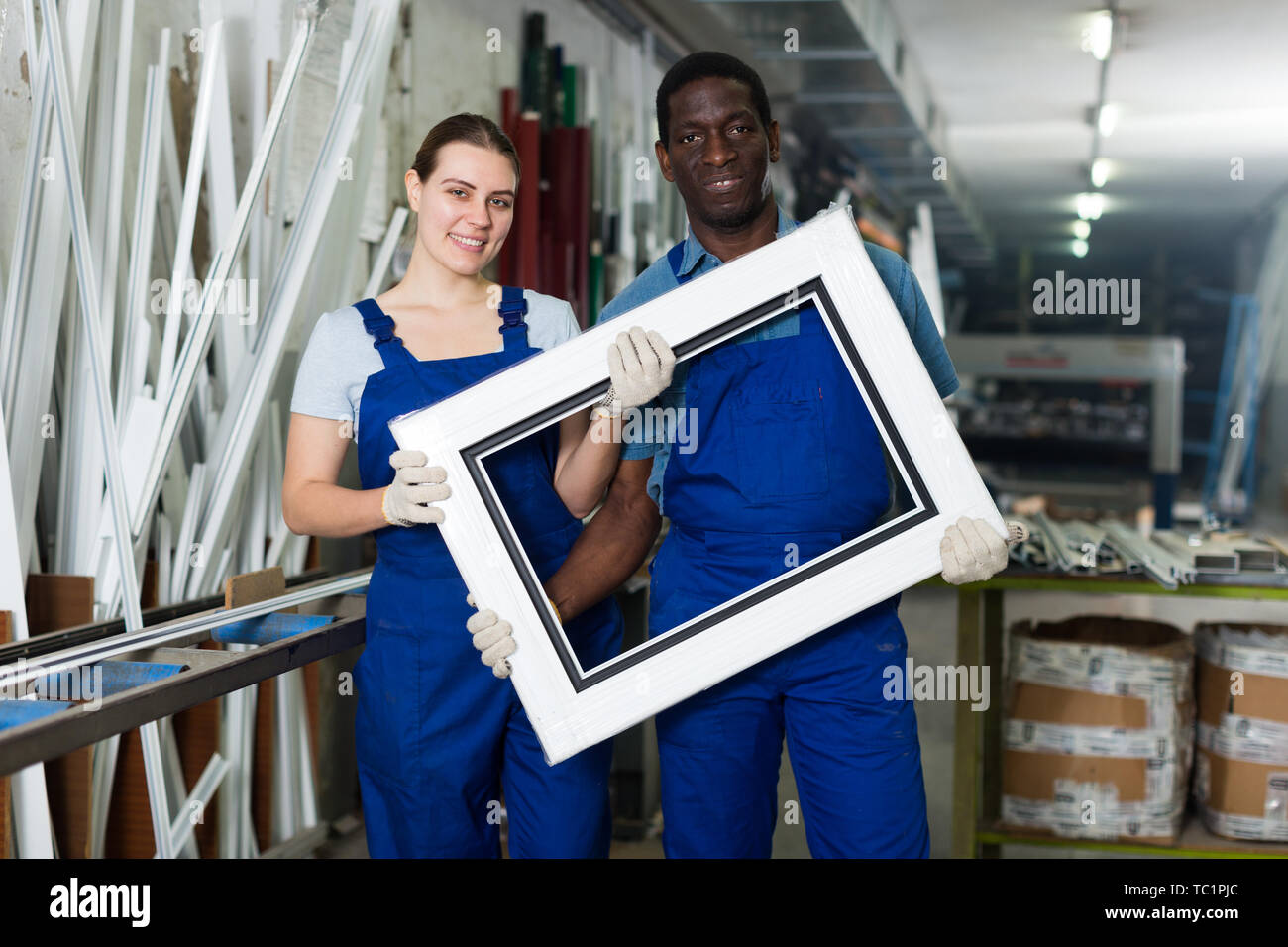 Frames holding glass hi-res stock photography and images - Alamy