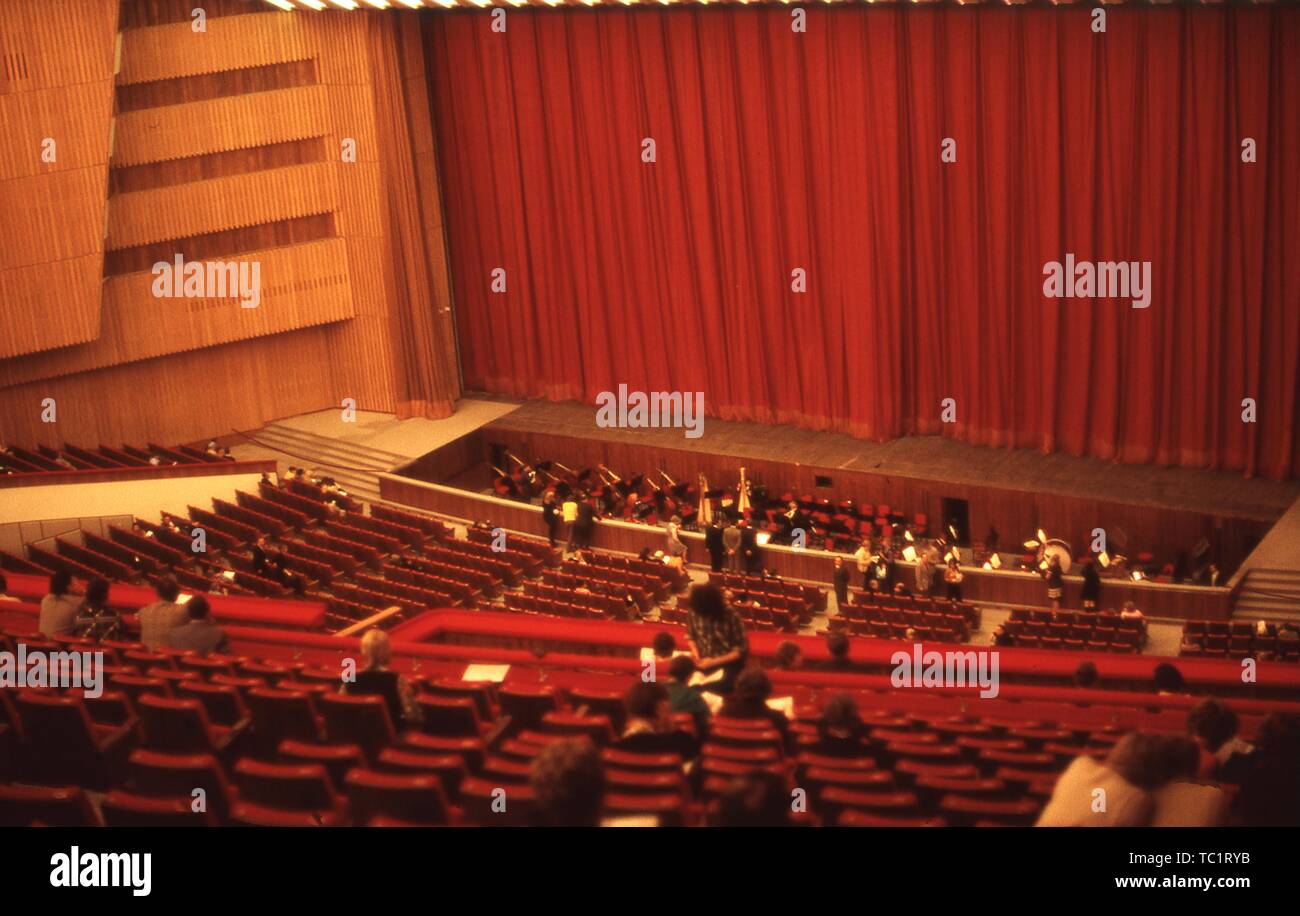 Pit orchestra hi-res stock photography and images - Alamy