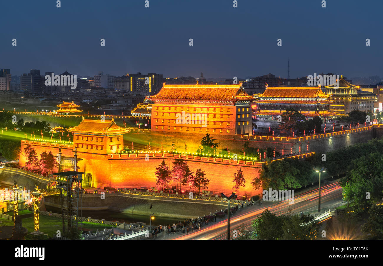 Night view of Yongning Gate, ancient city wall of Xi'an Stock Photo - Alamy