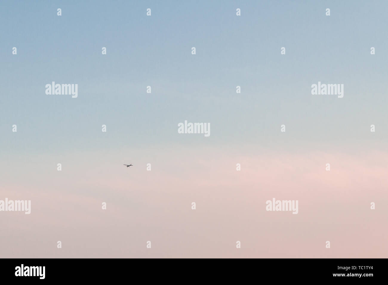 Beautiful sunset sky with feathery pink clouds in spring Stock Photo ...