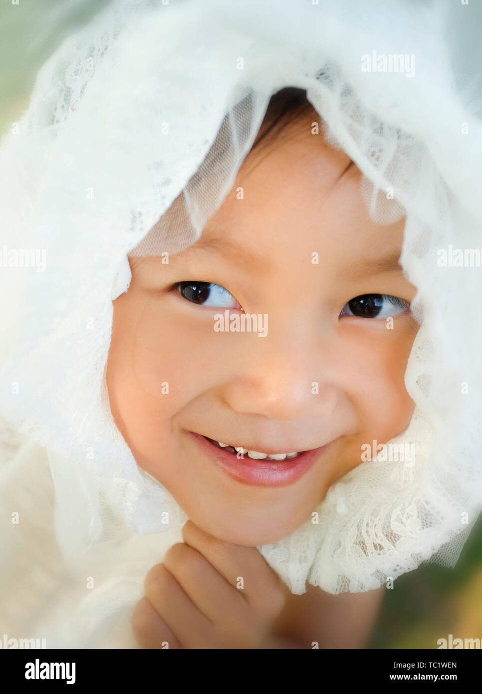 Child squint hi-res stock photography and images - Alamy