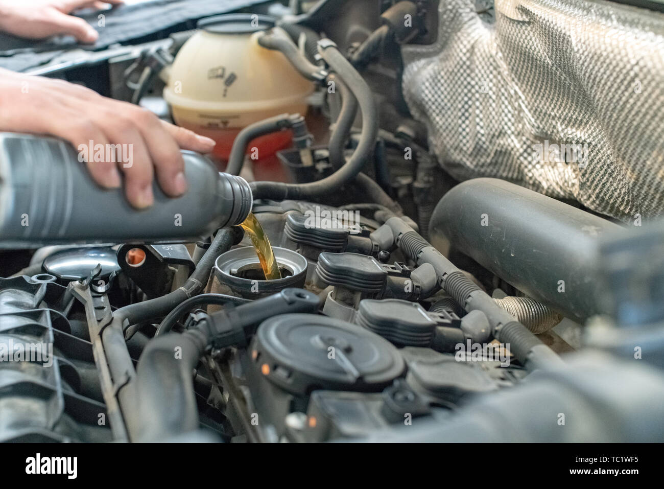 Oil replacement hi-res stock photography and images - Alamy