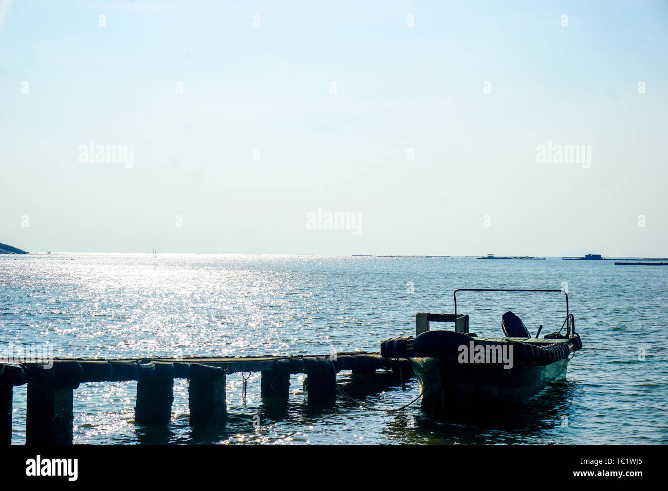 Sunset at sea on Dashu Island, Yangxi, Yangjiang, Guangdong Stock Photo ...