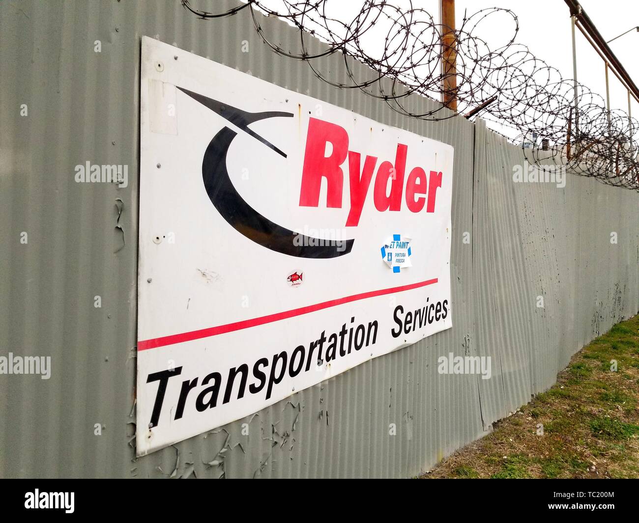 Ryder logo hi-res stock photography and images - Alamy