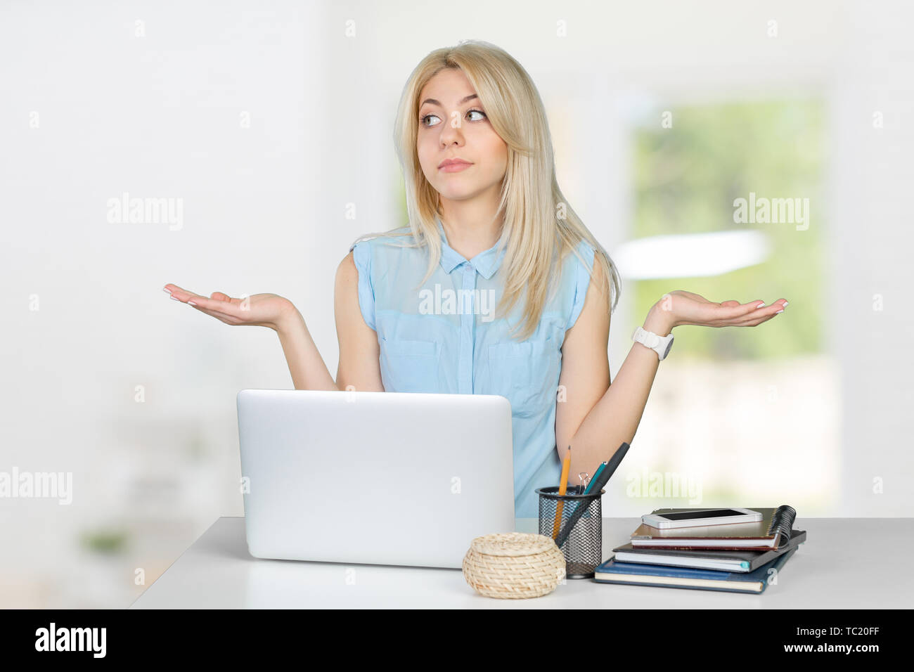 Clueless female student with laptop Stock Photo - Alamy