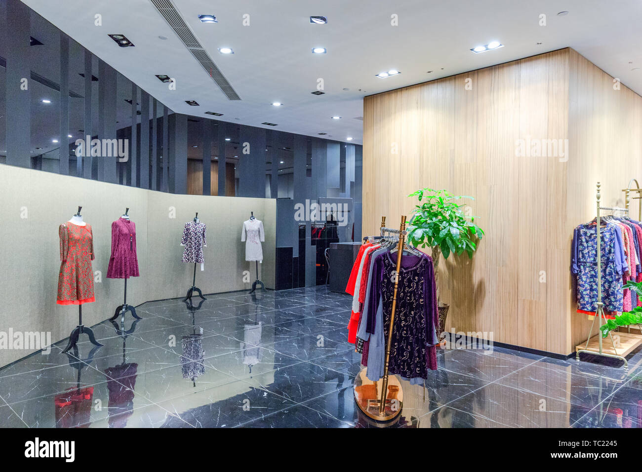 Luxurious malls hi-res stock photography and images - Alamy