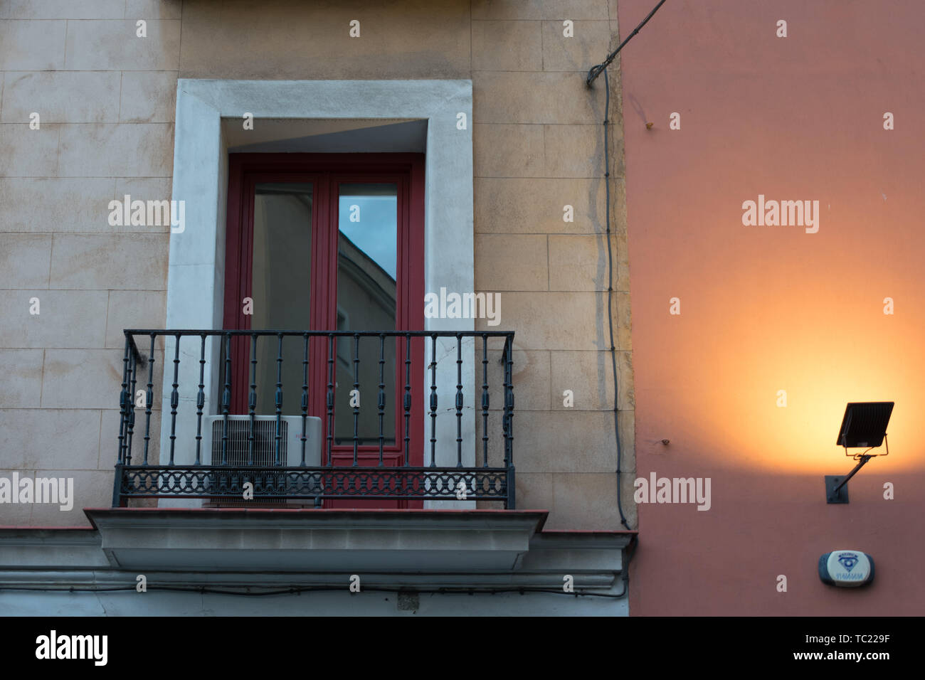 Next to terraced brick houses hi-res stock photography and images - Alamy