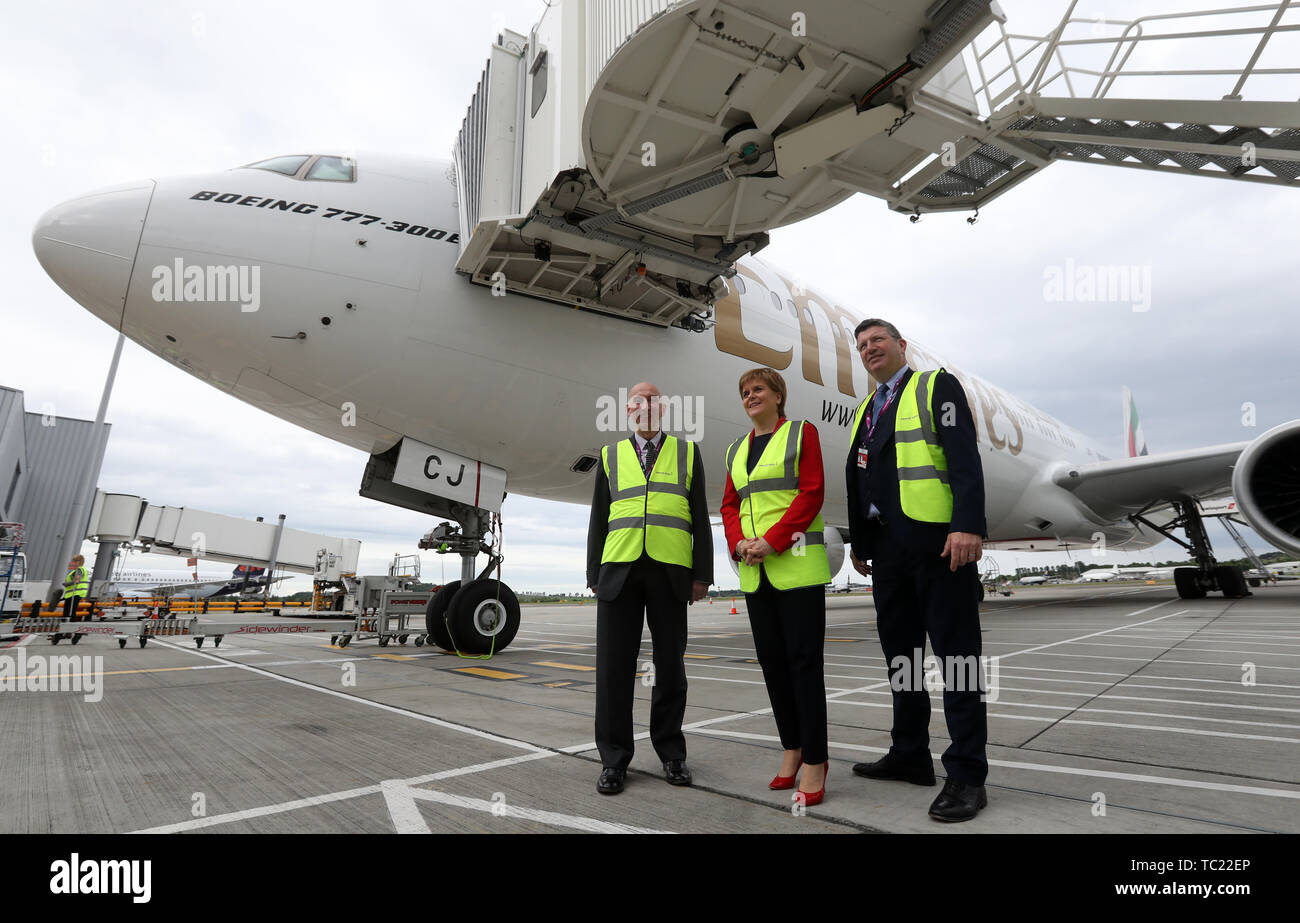 First Minister Nicola Sturgeon with Sir John Elvidge (left), Chairman ...