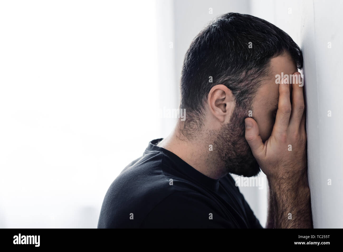 Sad man hi-res stock photography and images - Alamy