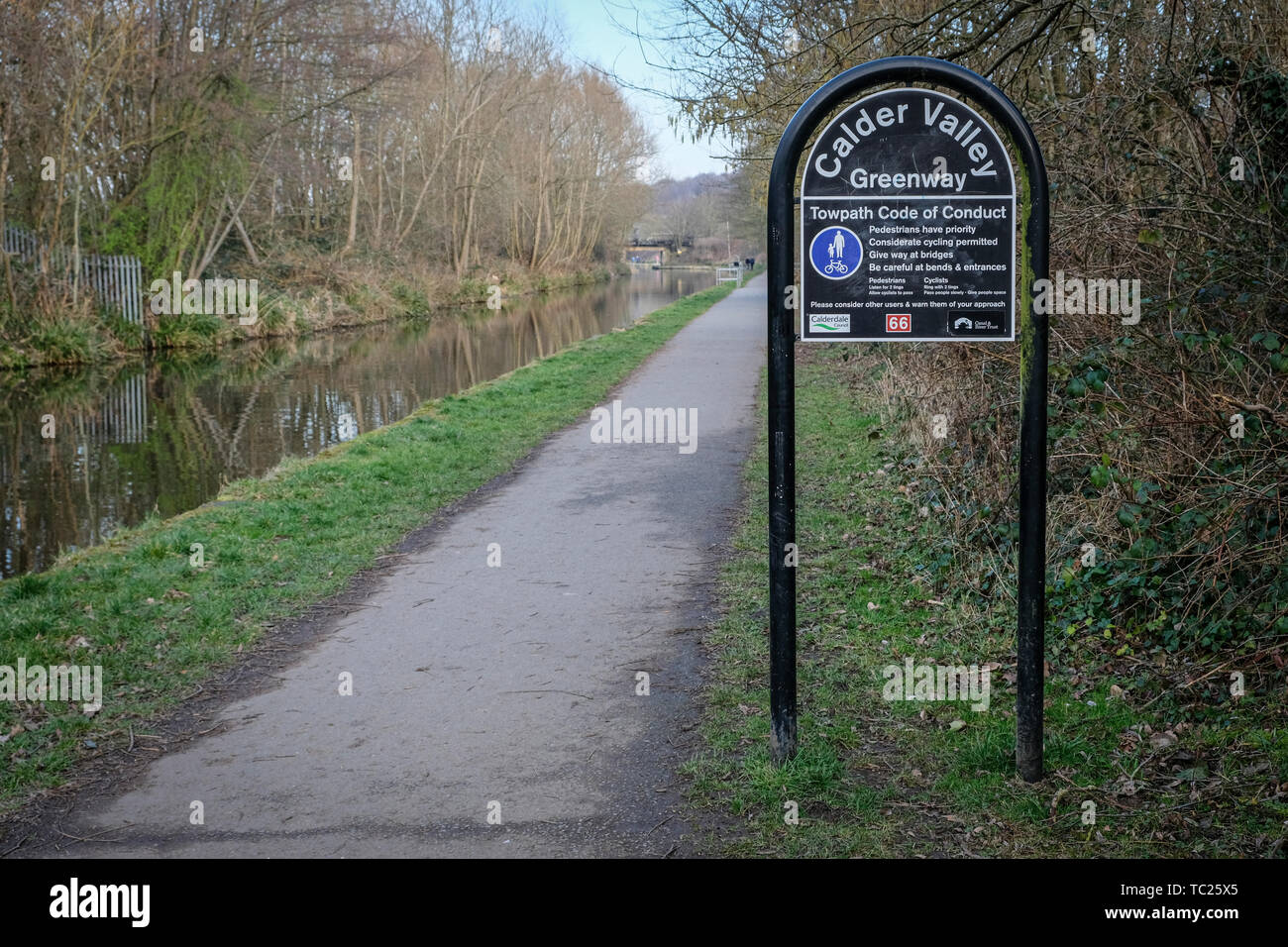 The Calder Valley Greenway on The Rochdale Canal, Brighouse, Calderdale ...
