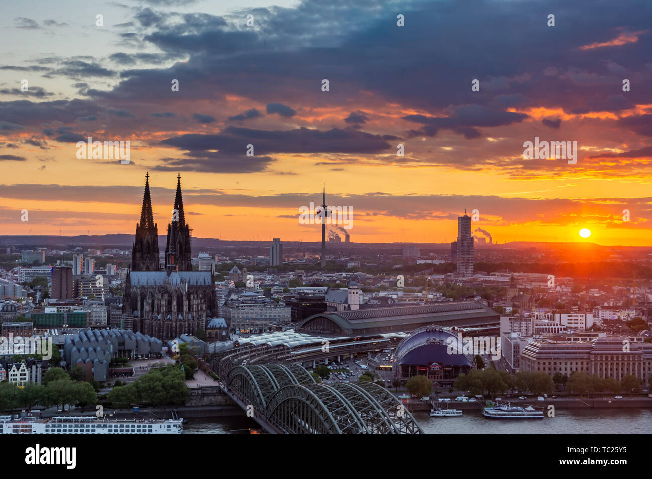 Koln panorama hi-res stock photography and images - Alamy