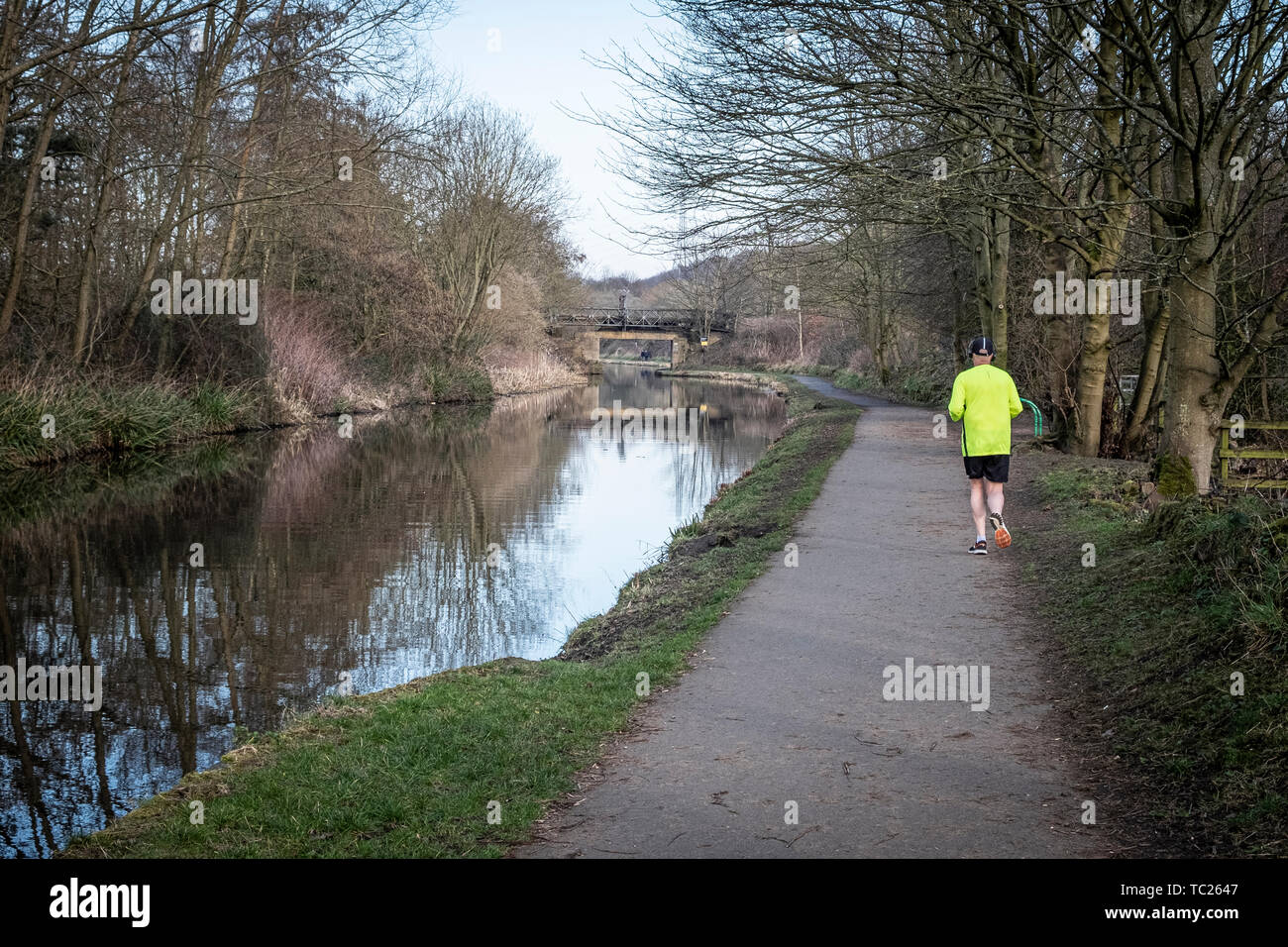 The Calder Valley Greenway on The Rochdale Canal, Brighouse, Calderdale ...