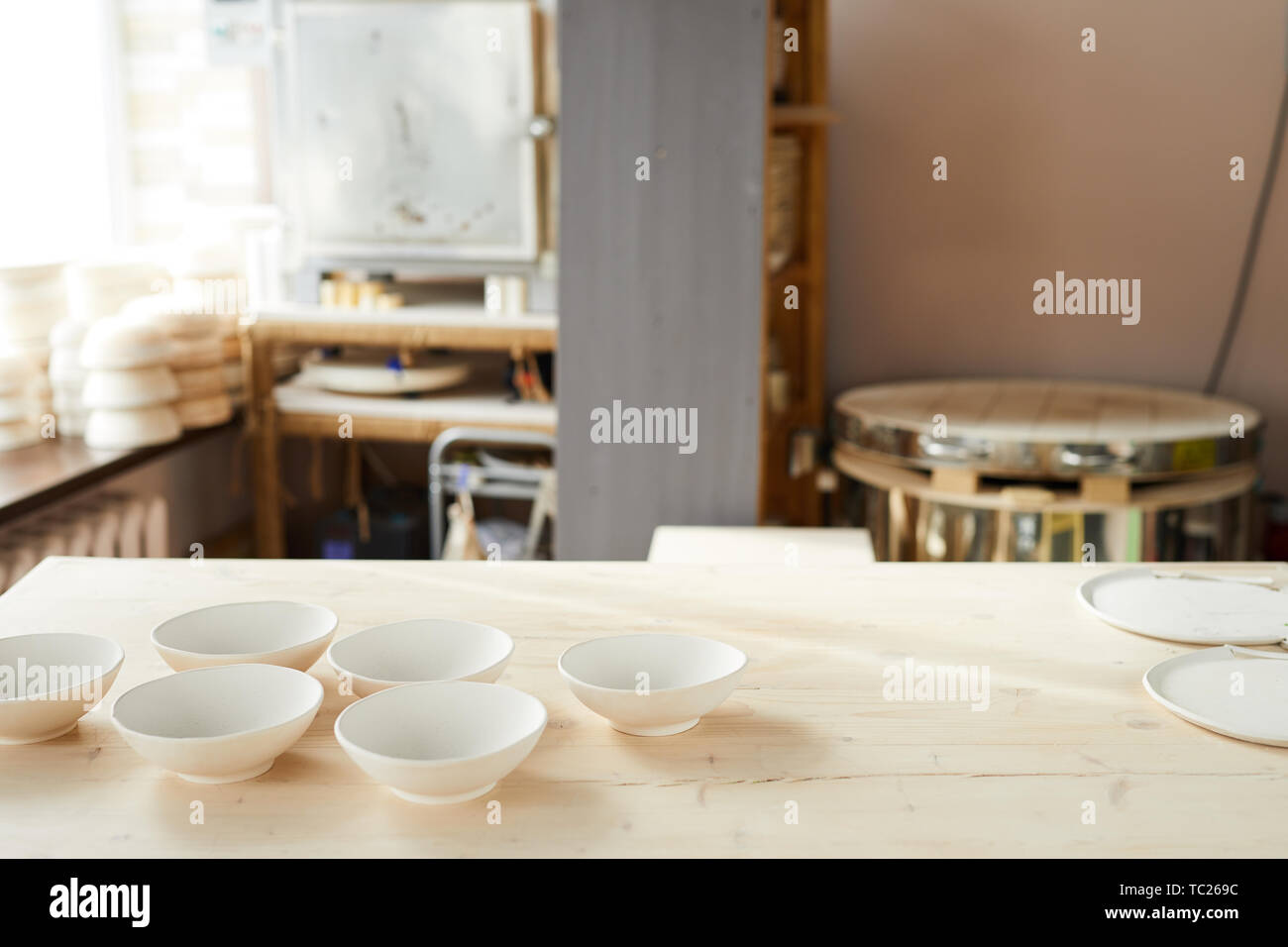 Pottery shop interior hi-res stock photography and images - Alamy