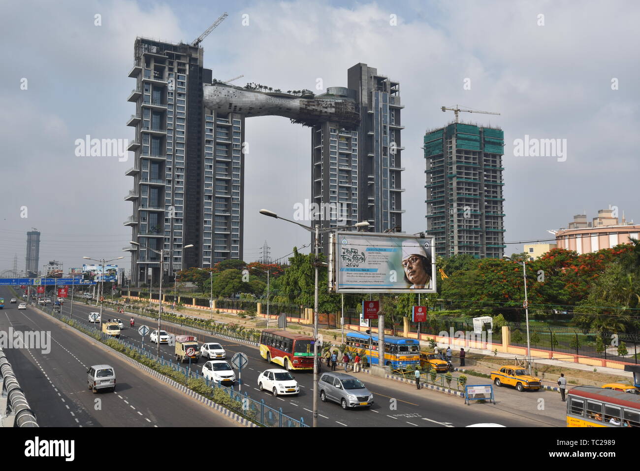 Forum Atmosphere (dual joint building) and Trump Tower (extreme right ...