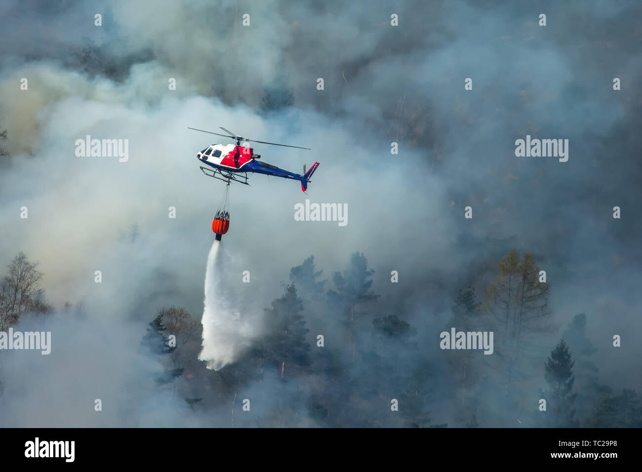 Aircraft fire extinguisher hi-res stock photography and images - Alamy