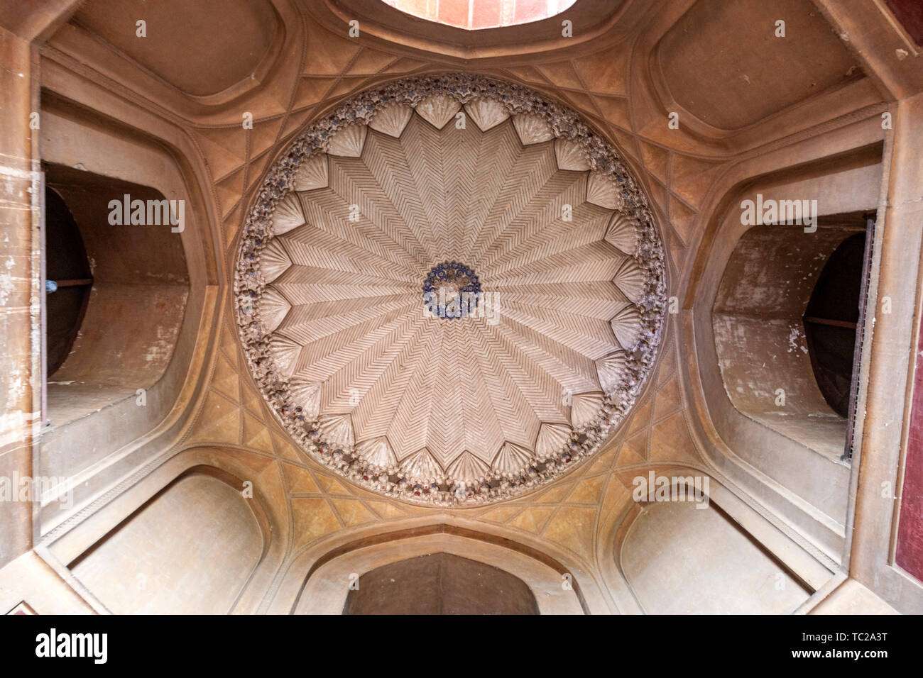 Entrance dome of Humayun's tomb , Humayun's Tomb, Delhi, India Stock ...
