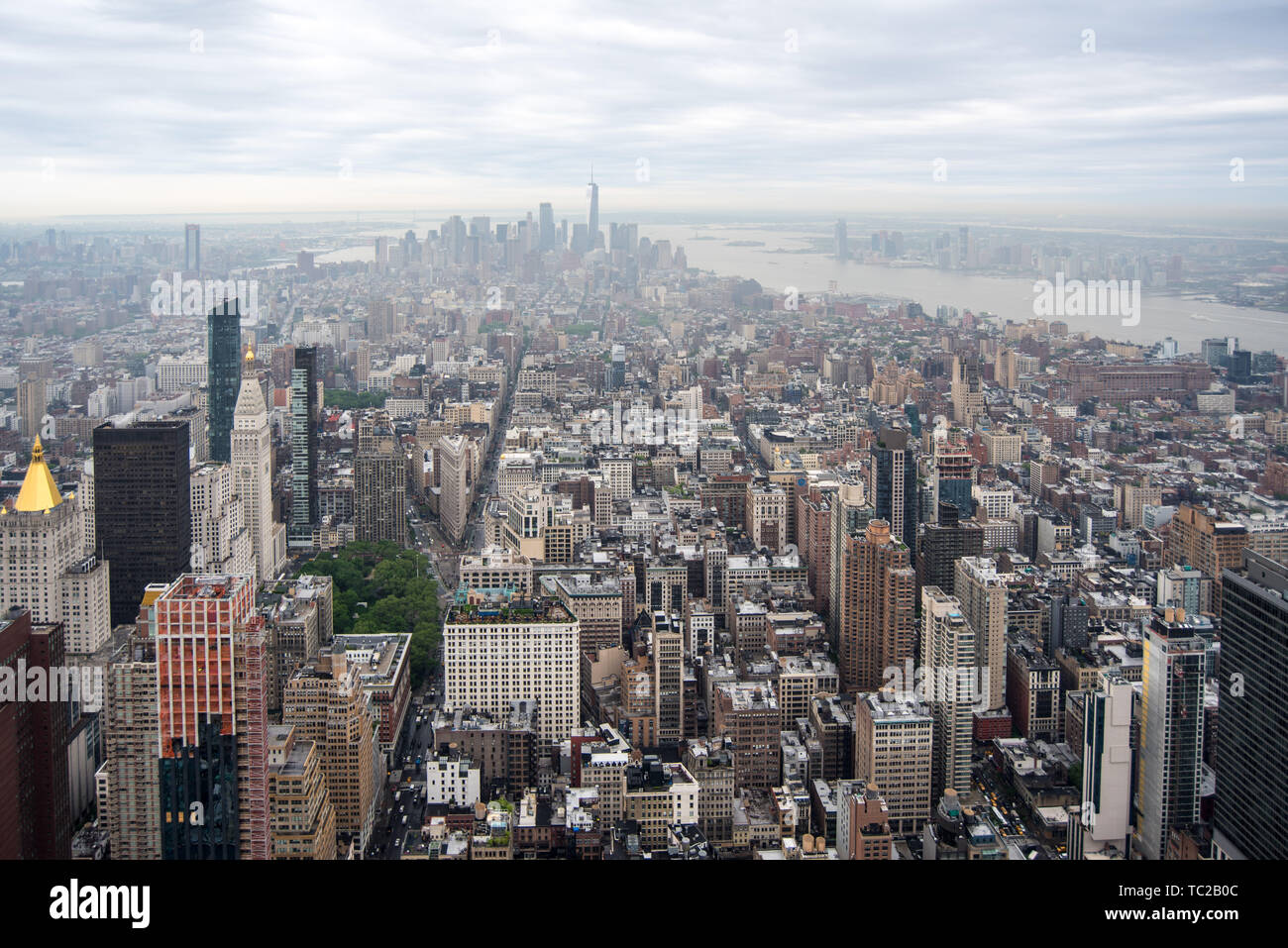Empire state building 86th floor hi-res stock photography and images ...