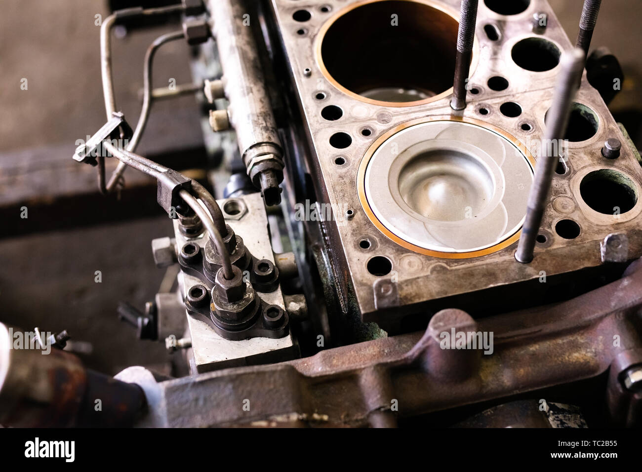 Mechanic opened the locking valve mechanism. Disassemble engine block ...