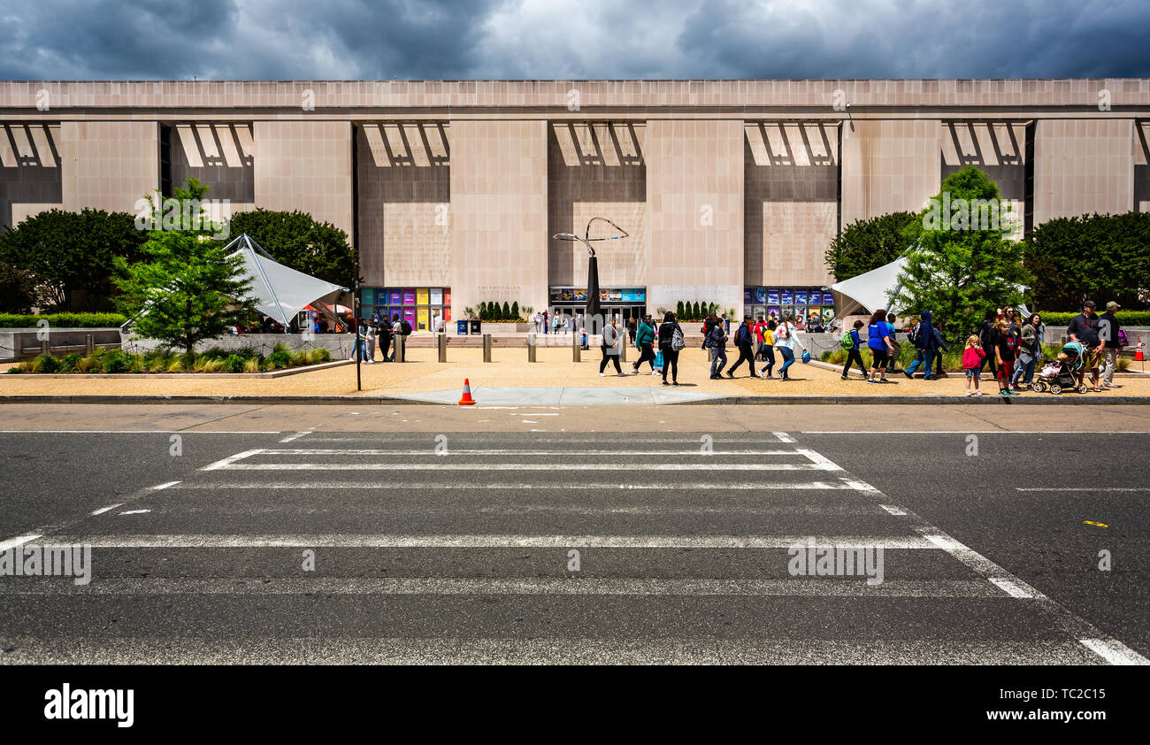 Pedestrian crossing leading to the entrance to the National Museum of ...