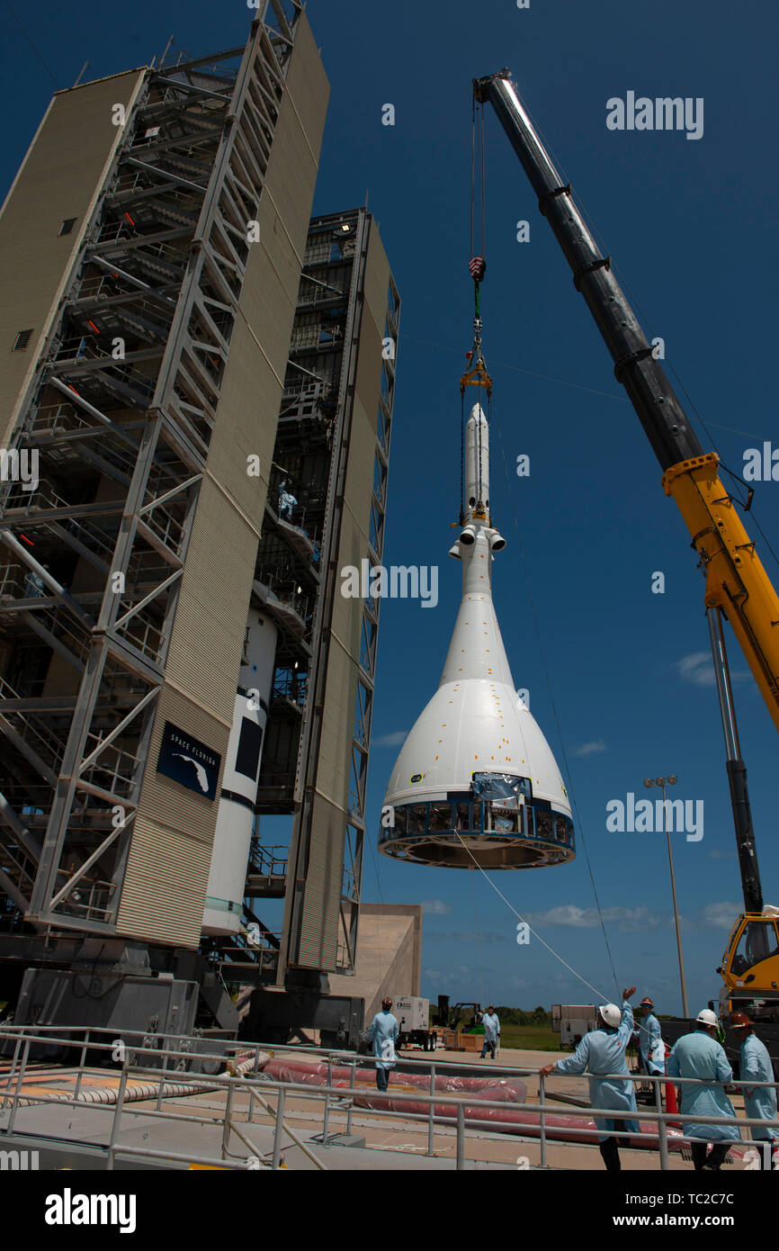 A test version of the NASA Orion crew module with the Launch Abort ...
