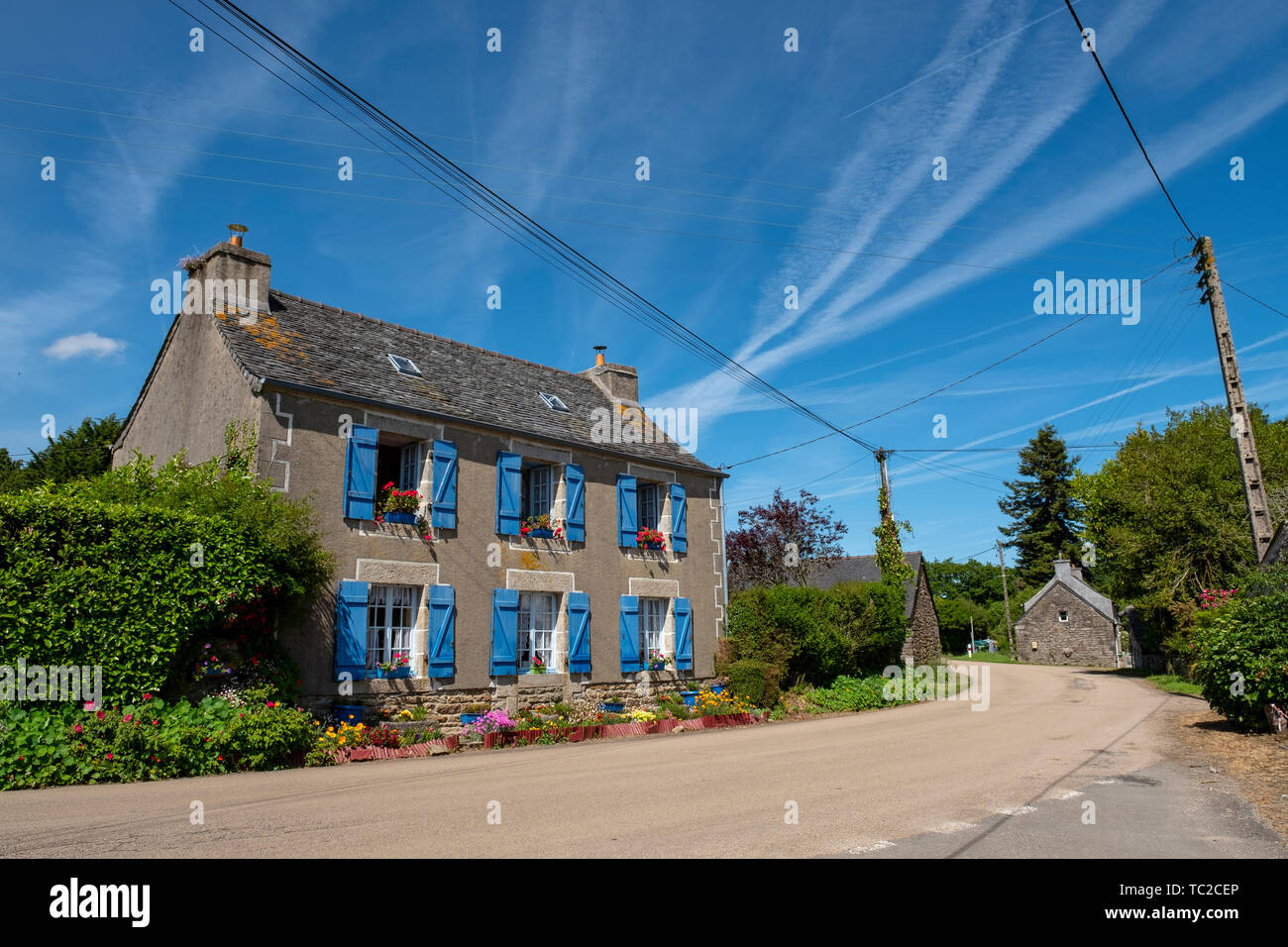 Traditional french house hi-res stock photography and images - Alamy