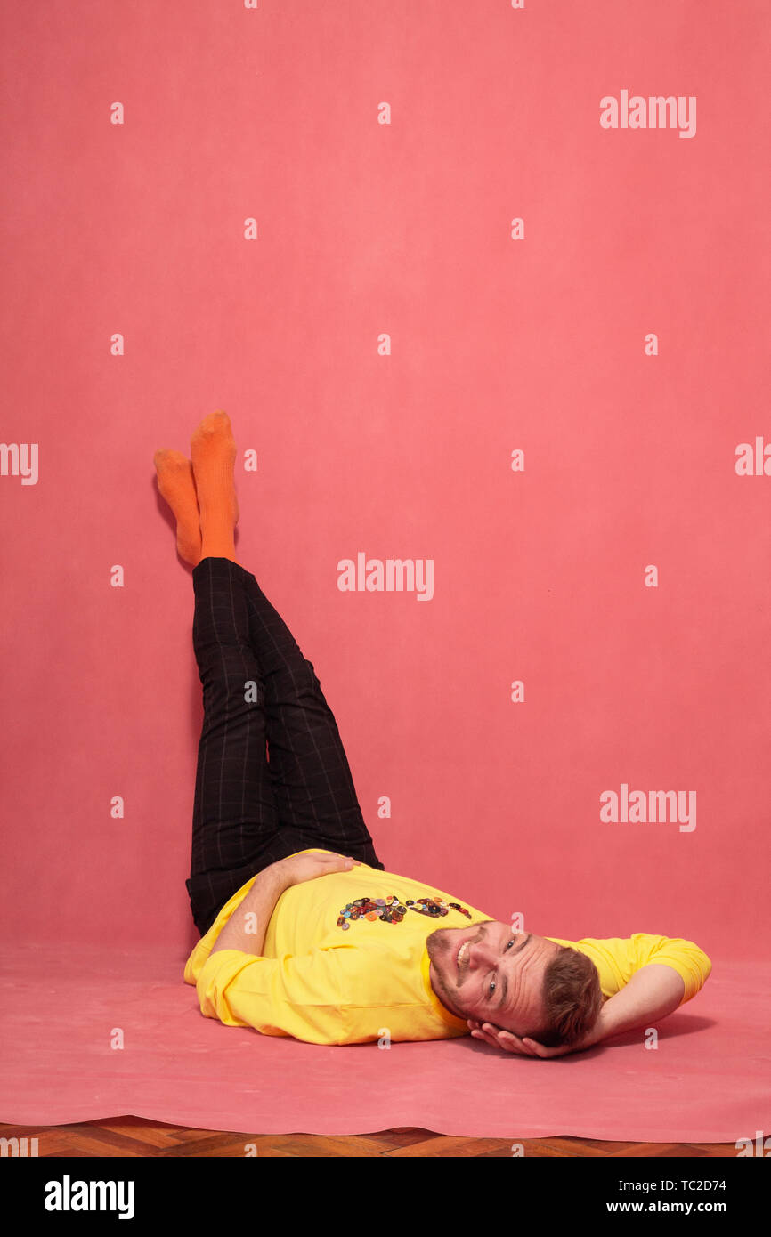Laying down looking up hi-res stock photography and images - Alamy