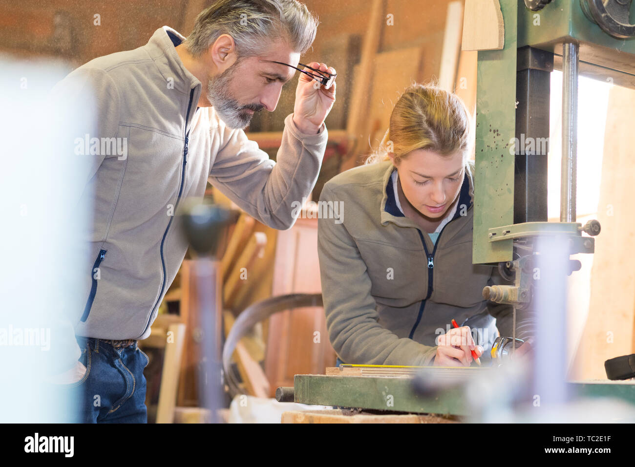 Worker learning hi-res stock photography and images - Alamy