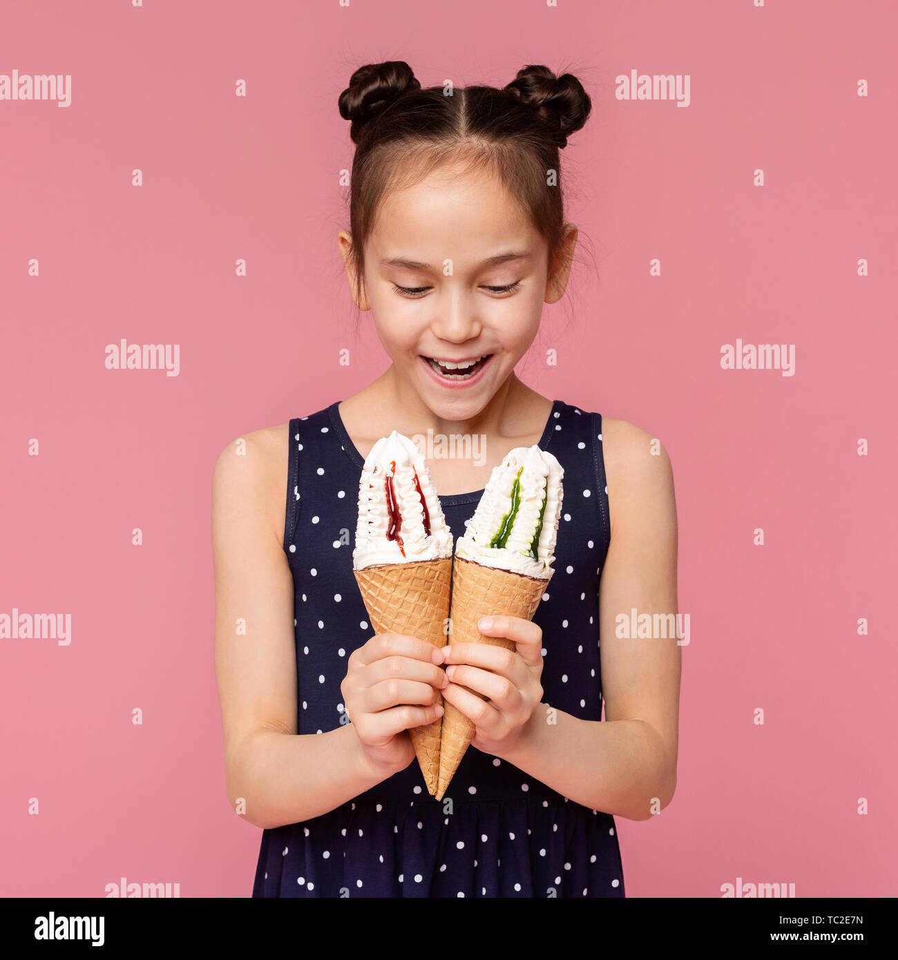 Children eating ice cream cones hi-res stock photography and images - Alamy