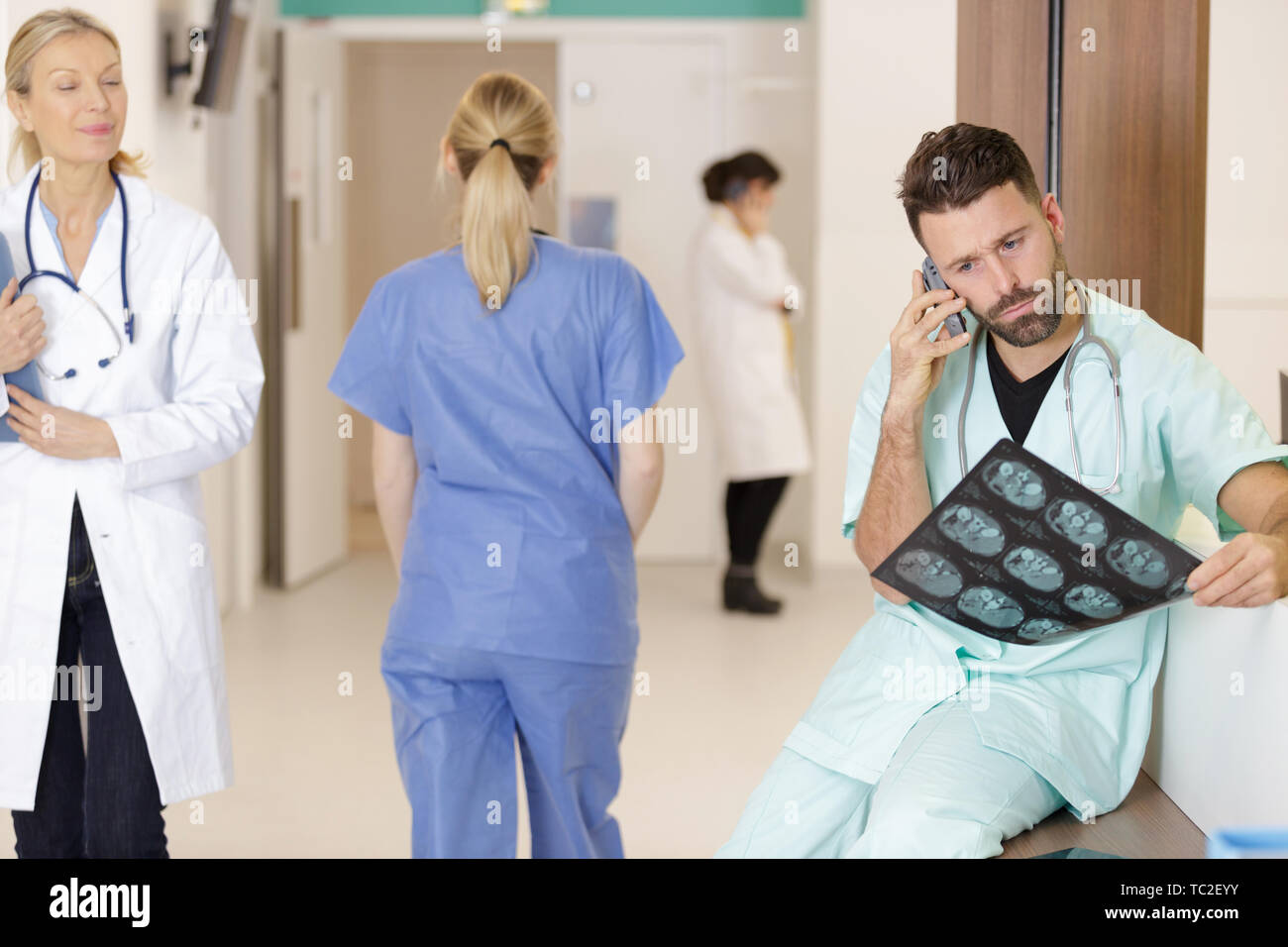 Busy hospital hi-res stock photography and images - Alamy