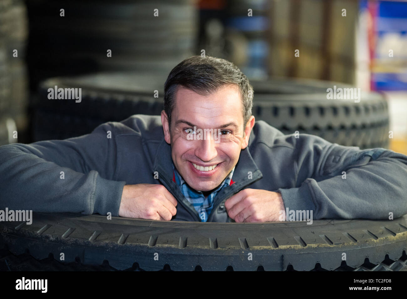 man in the tire Stock Photo - Alamy