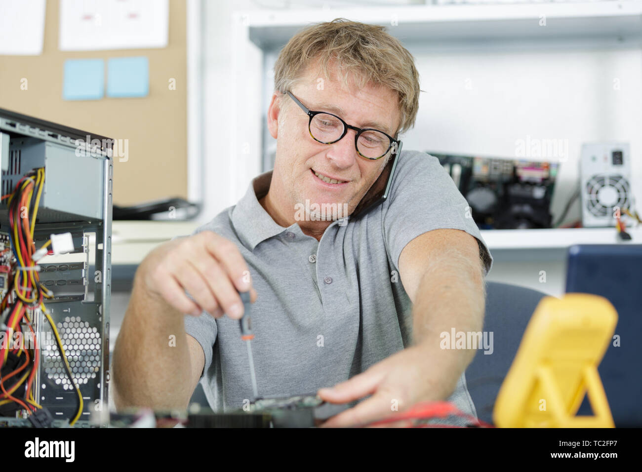 Phone users table hi-res stock photography and images - Alamy