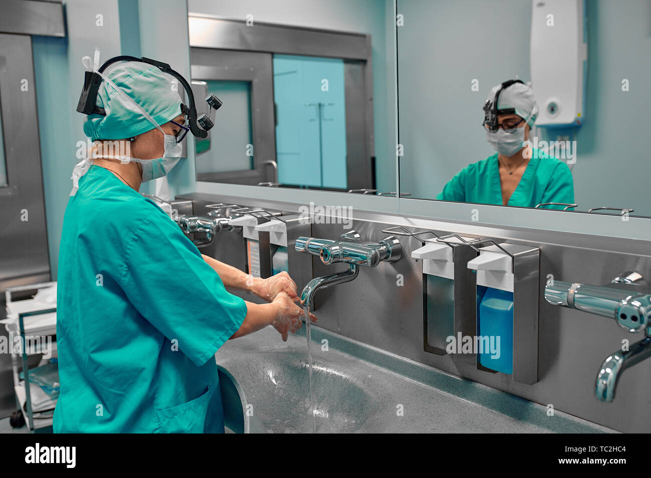 Surgical hand disinfection.The doctor washes his hands, disinfect their ...