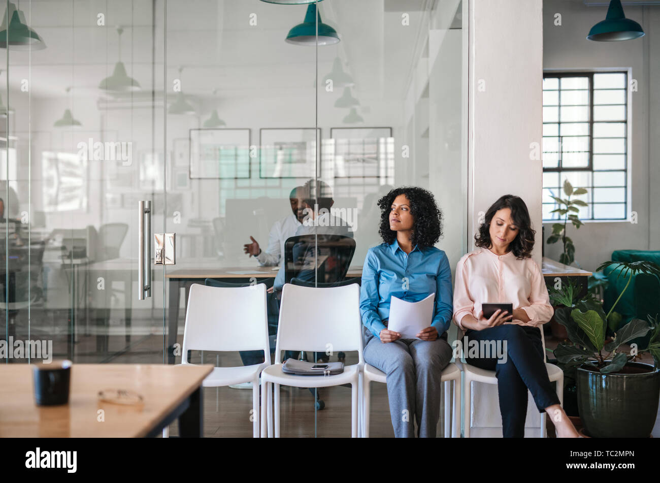 Interview two people hi-res stock photography and images - Alamy