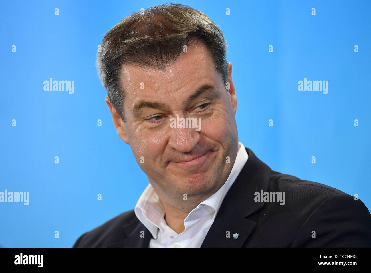 Portraits press hi-res stock photography and images - Alamy