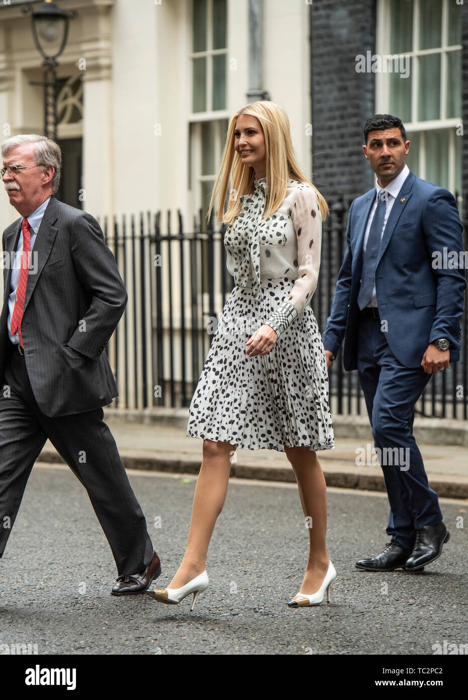 U s president donald trump leaves hi-res stock photography and images ...