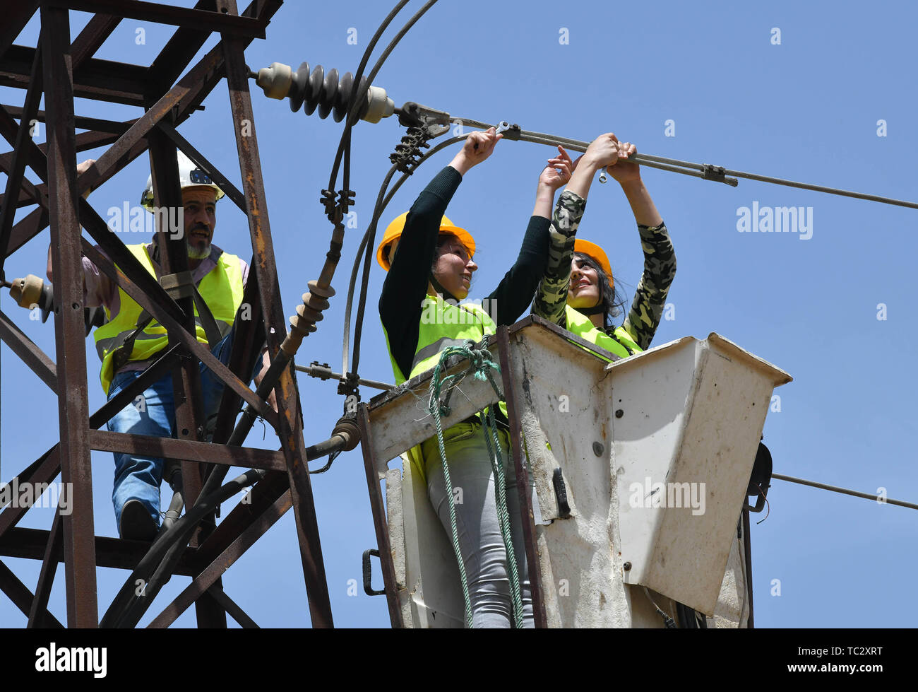 Electrical buses hi-res stock photography and images - Alamy