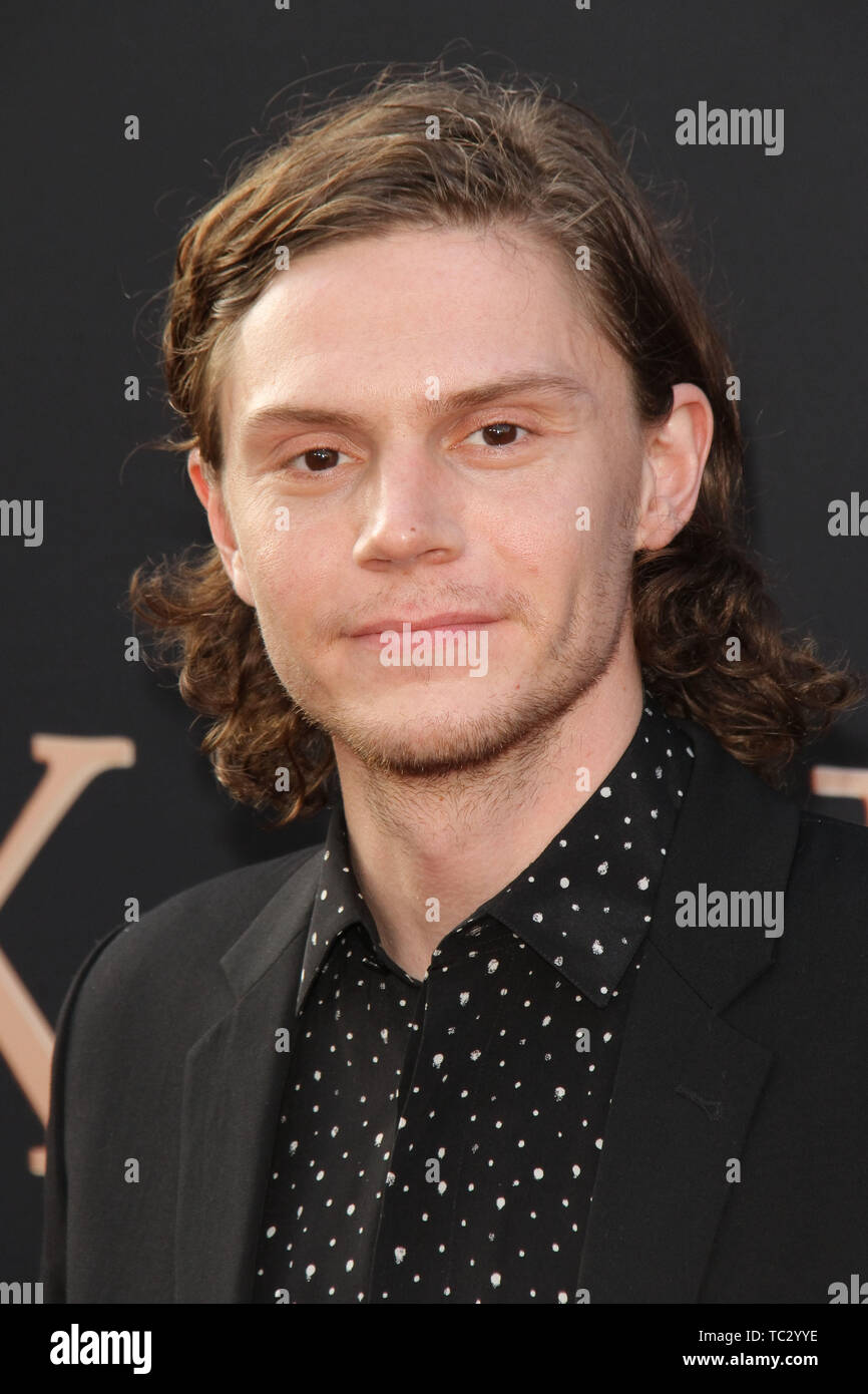 Los Angeles, USA. 04th June, 2019. Evan Peters at the "Dark Phoenix ...