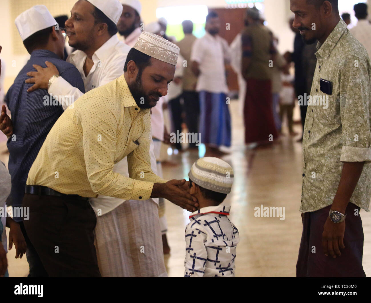Colombo, Sri Lanka. 5th June, 2019. Sri Lankan Muslims greet each other ...