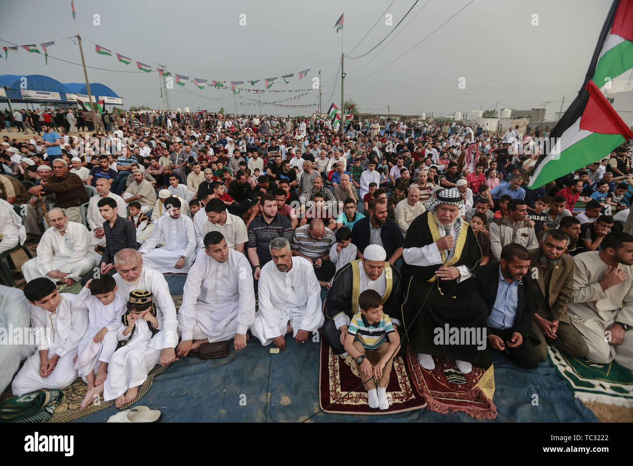 Eid fitr gaza hi-res stock photography and images - Alamy