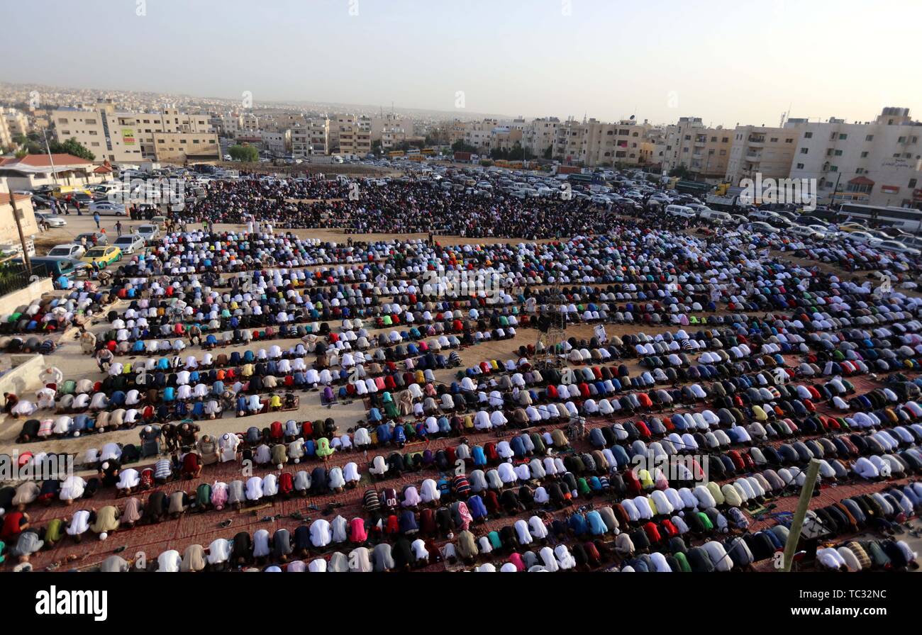 Amman, Jordan. 5th June, 2019. Muslims attend the morning prayer to ...