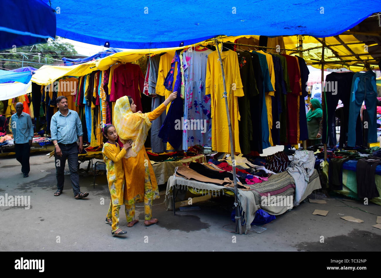 Srinagar, Kashmir. 3 June 2018. 3rd June, 2019. Shoppers purchase ...