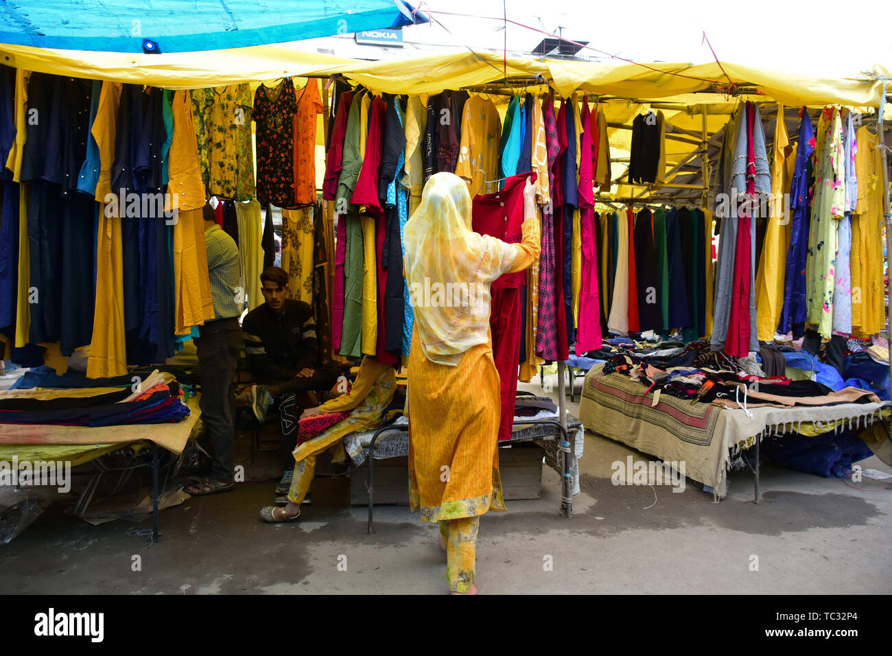 Srinagar, Kashmir. 3 June 2018. 3rd June, 2019. Shoppers purchase ...