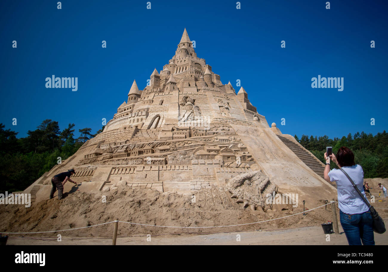 Guinness records sand castle hi-res stock photography and images - Alamy