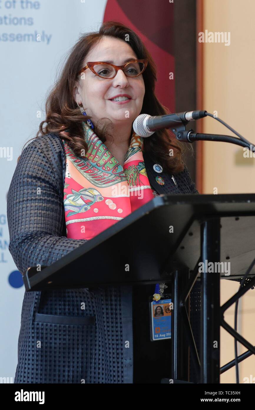 One pound of trash hi-res stock photography and images - Alamy